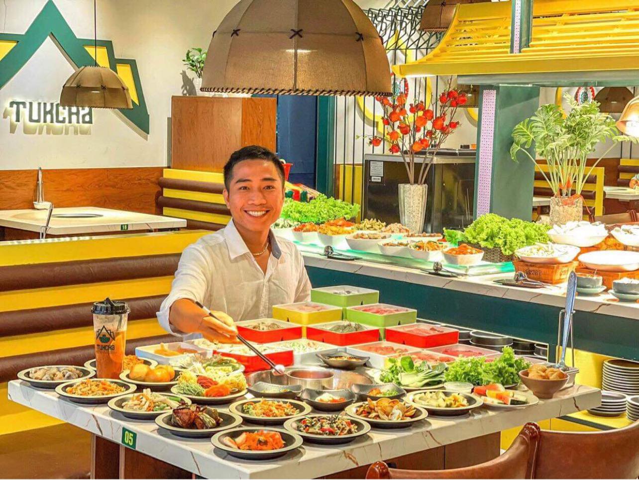 Khám phá những điều mới lạ cùng "Phù thủy Review Huế" - Review ngon